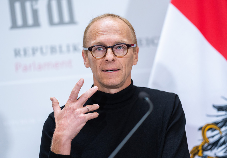 Virologe Wenisch hält Minister Rauch für „noch nicht fit“ | Exxpress