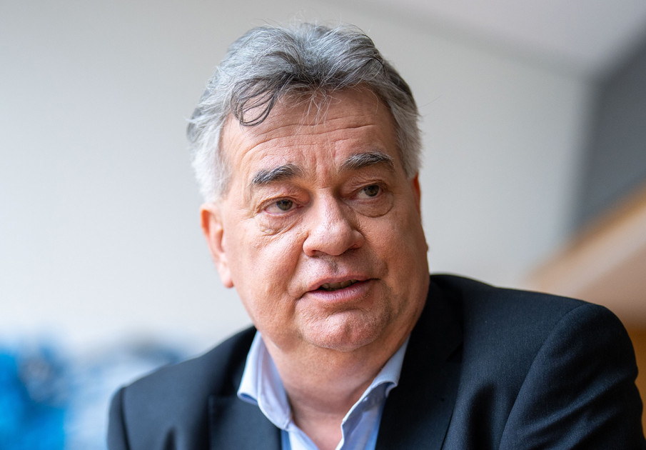 Grünen-Chef Kogler: „Kein Generalverdacht gegen Muslime“ | Exxpress