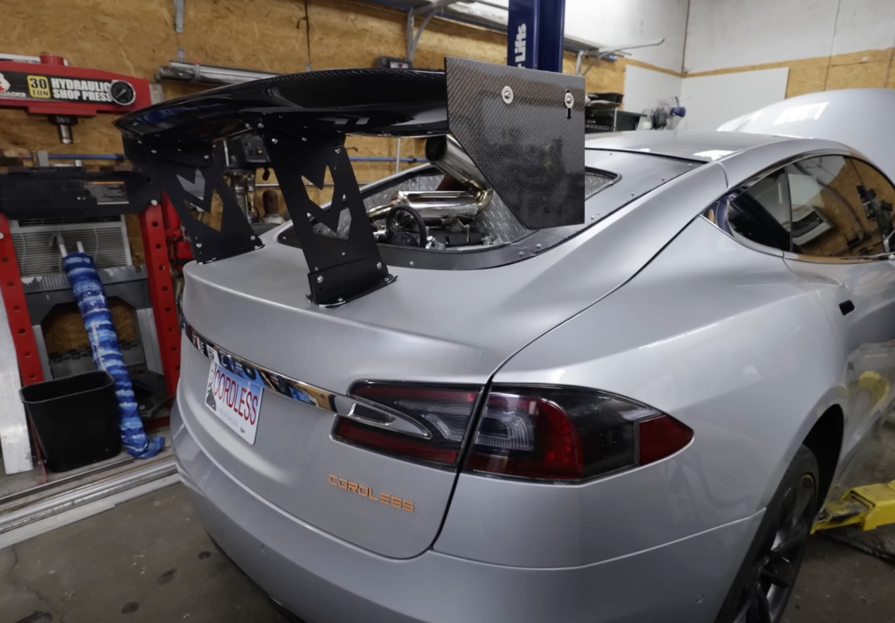 Tesla mit Diesel-Generator: Youtuber knackt 4300 Kilometer Reichweite ...