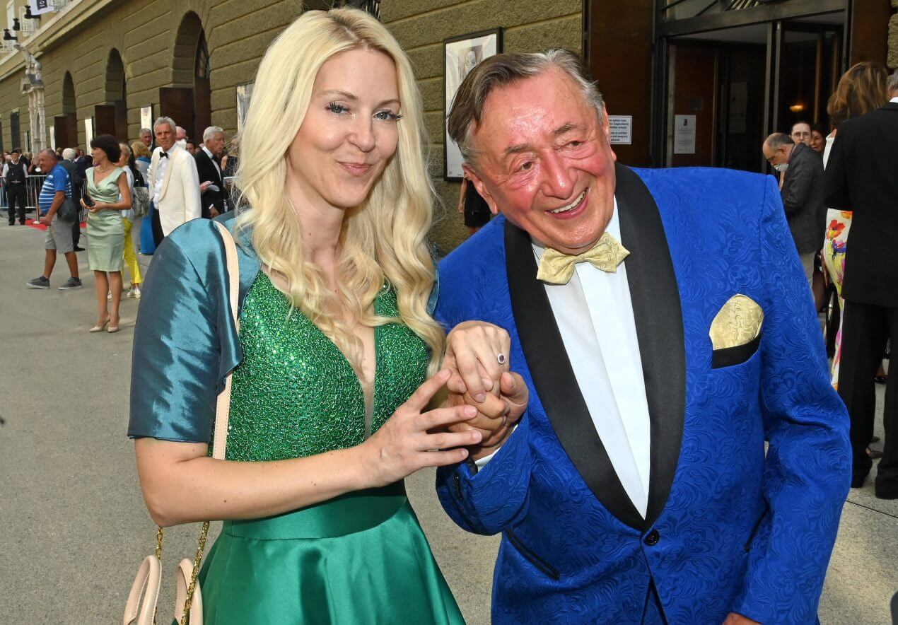 Paukenschlag: Witwe Simone muss die Lugner-Villa verlassen | Exxpress