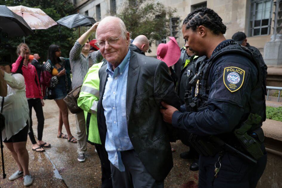 Gar nicht süß: Ben & Jerry’s-Eis Gründer Ben Cohen festgenommen! | Exxpress