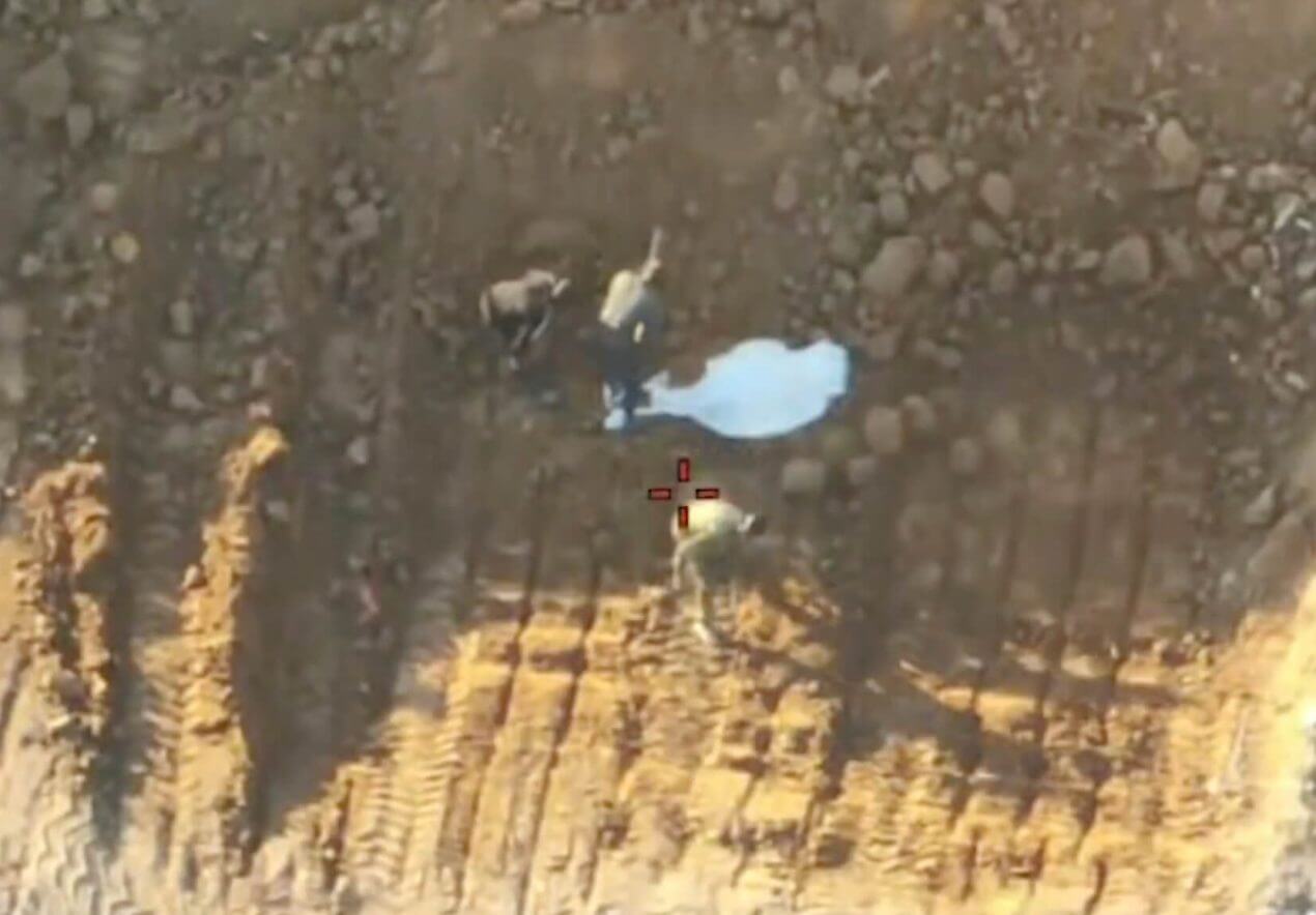 Hamas-Show des Grauens: Geisel Ofir Tzarfati zum dritten Mal „beerdigt ...